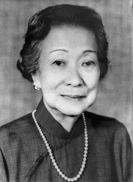 Portrait of Mrs Loke Yew nee Lim Cheng Kim, mother of Dato