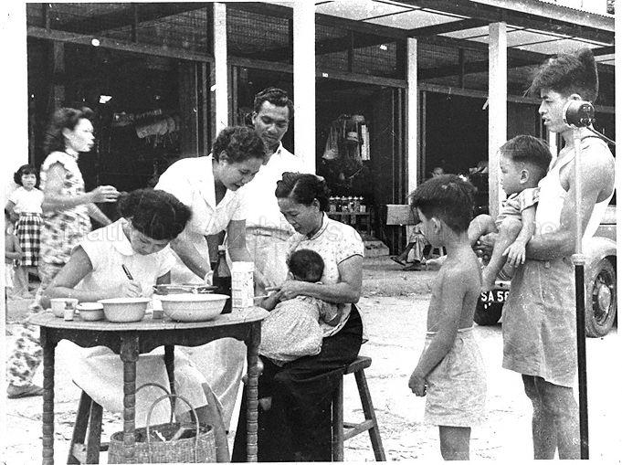 View of Dr Lam Sian Lian (seated, left) and mobile
