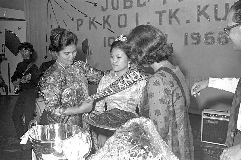 Wife of Minister of State for Education Mrs Rahim Ishak