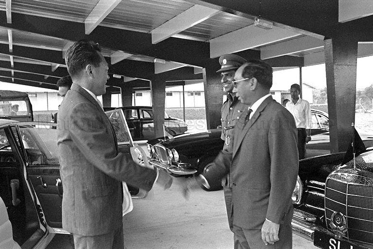 INTERIOR AND DEFENCE MINISTER DR GOH KENG SWEE RECEIVING