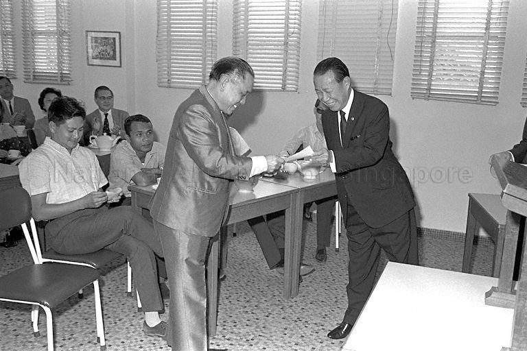 Singapore Turf Club Chairman Tan Sri Runme Shaw (right)