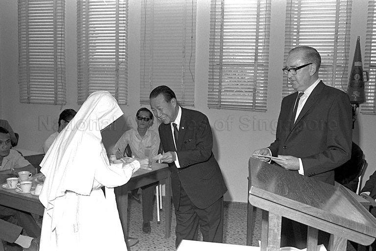 Singapore Turf Club Chairman Tan Sri Runme Shaw (second from