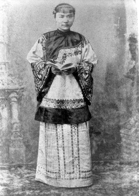 PORTRAIT OF MRS LIM BOON KENG