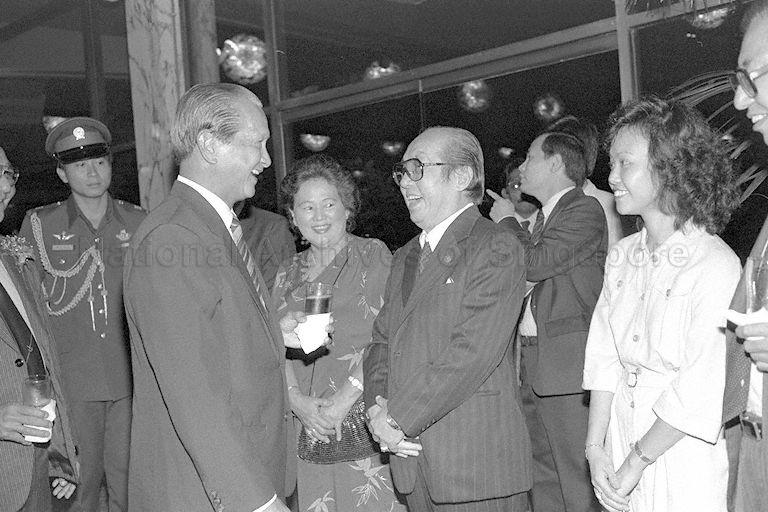 President Wee Kim Wee chatting with old press and media