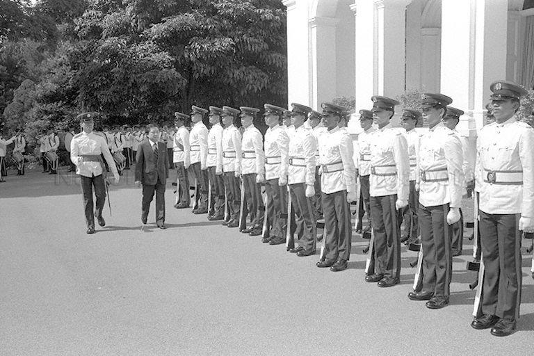 South Korean Ambassador Lee Chang-Choon inspecting guard of