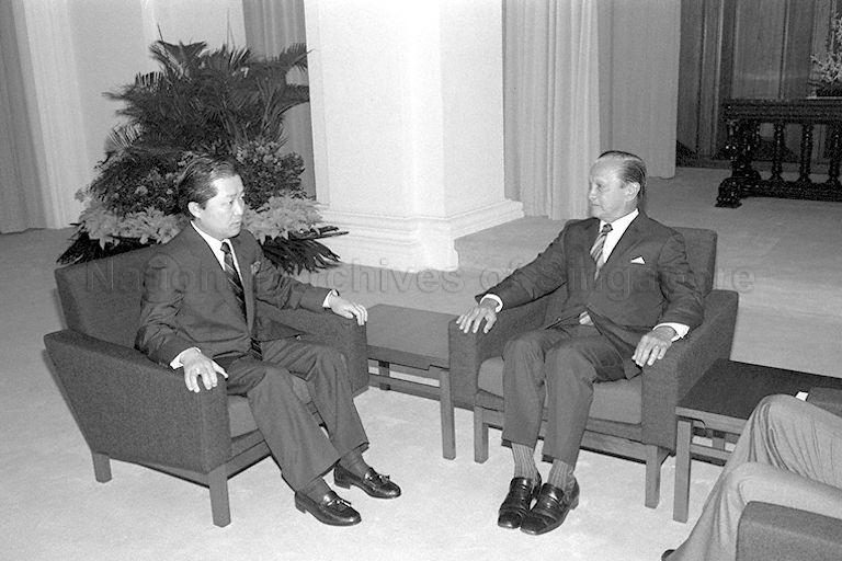 President Wee Kim Wee in conversation with South Korean