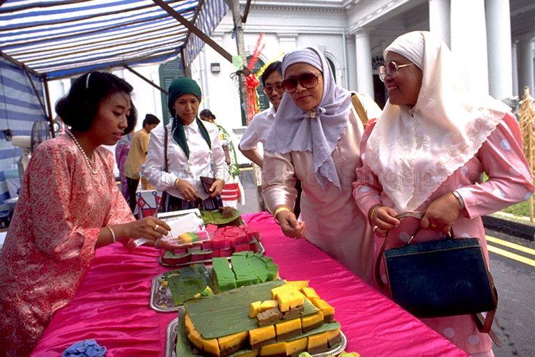 Outdoor stall selling Malay kueh at Hari Raya Puasa Festival