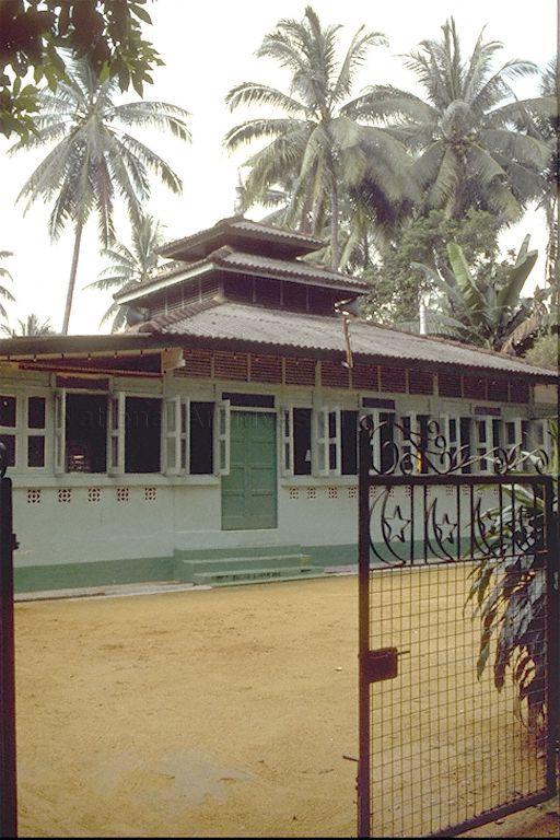 Masjid Jamiur Rahmah at 10B Lorong Renjong. The mosque
