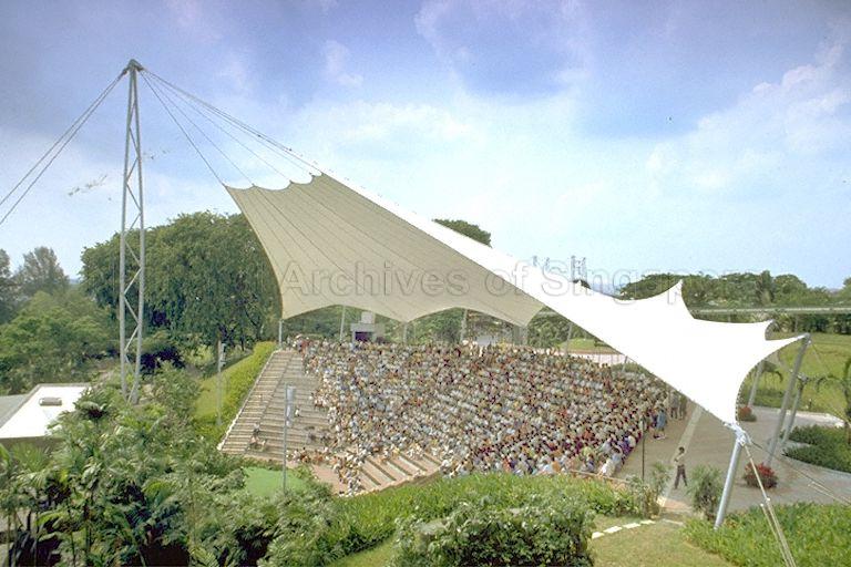 THE POOLS AMPHITHEATRE AT THE JURONG BIRDPARK