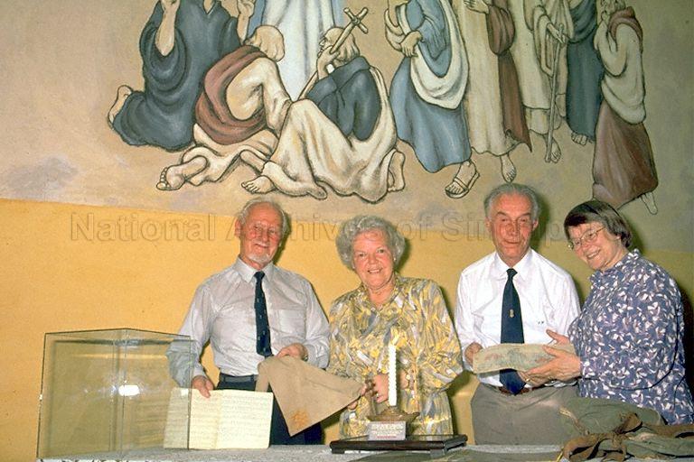 MR STANLEY WARREN (SECOND FROM RIGHT), ARTIST OF THE CHANGI