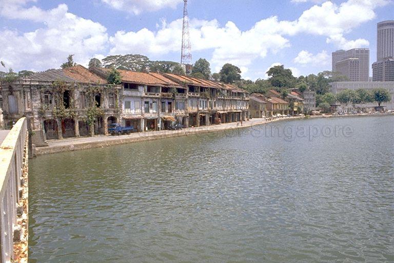 SHOPHOUSES AT CLARKE QUAY WITH READ BRIDGE ON THE RIGHT
