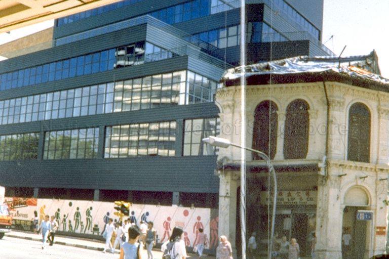 ORCHARD EMERALD (RIGHT) AND SHOPHOUSES ALONG ORCHARD ROAD