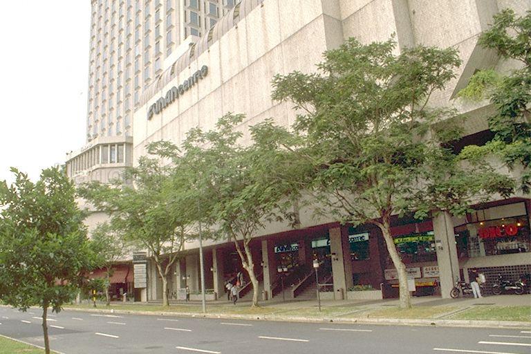FUNAN CENTRE ON HILL STREET SIDE (EARLY 1990S)