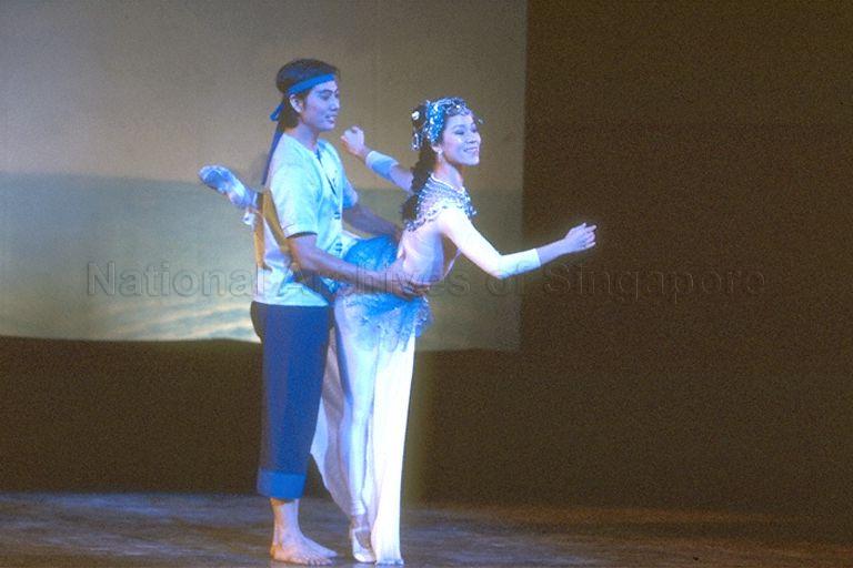 Dancers Tan Chong Poh and Chew Seok Choon performing Chinese