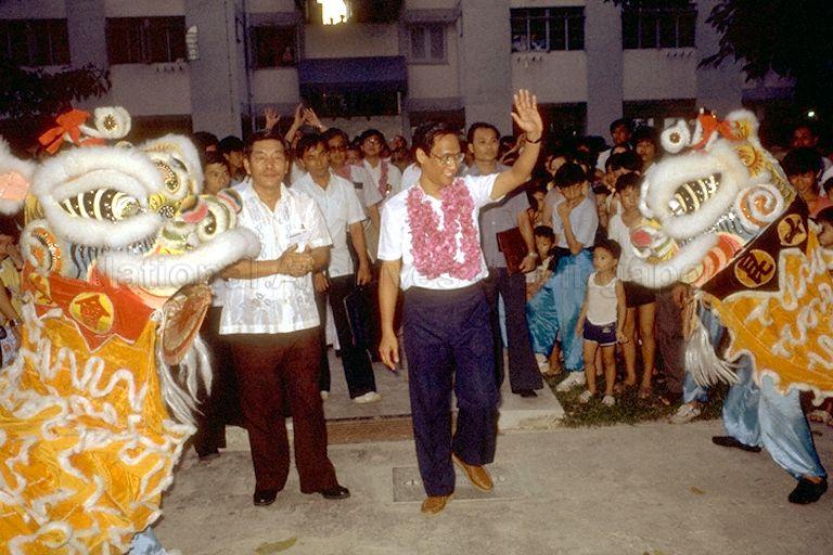 Minister without Portfolio Lim Chee Onn waving to residents