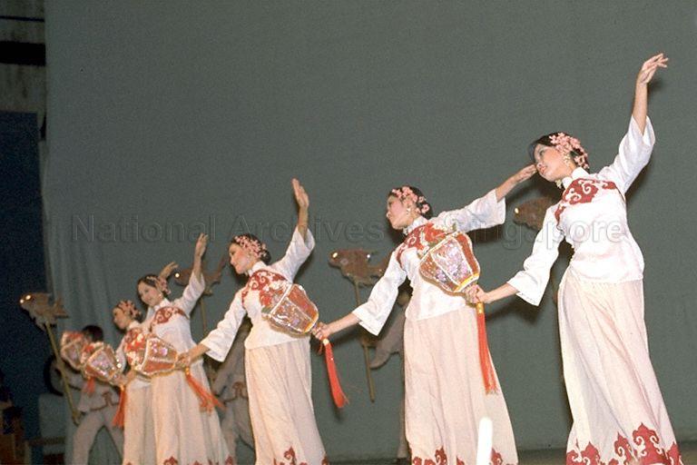 "Tarian Lilin" (candle dance) combined with Chinese and