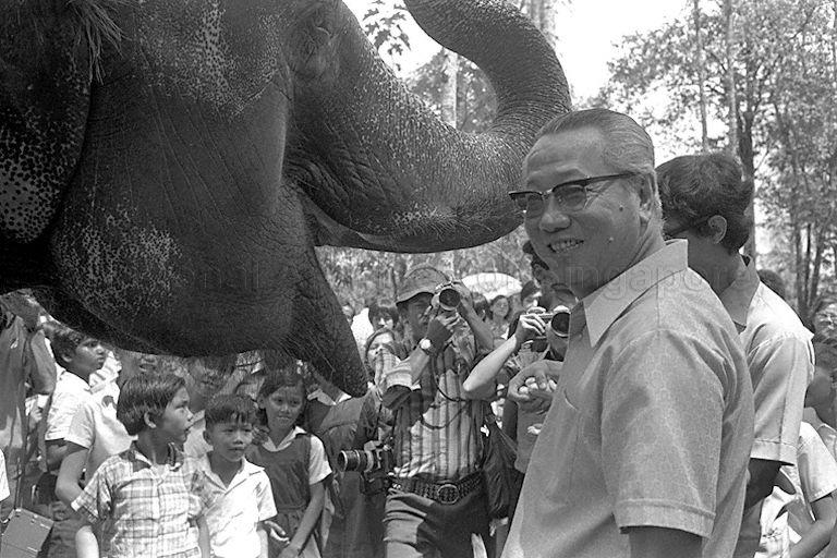 MINISTER FOR THE ENVIRONMENT LIM KIM SAN VISITS SINGAPORE