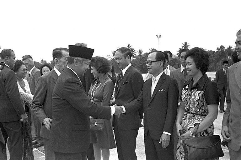 Minister of State for Communications Dr Ang Kok Peng and Mrs