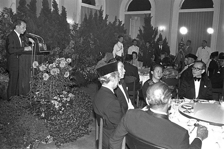 President Dr Benjamin Henry Sheares delivering a speech