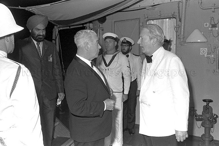 New Zealand Prime Minister Sir Keith Holyoake (centre)