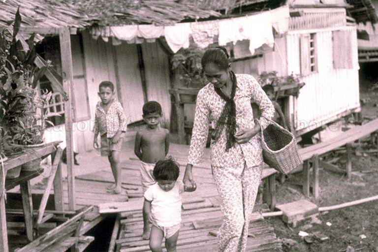 KAMPONG DAYS EXHIBITION - KAMPONG HOUSEWIFE'S LIFE REVOLVES