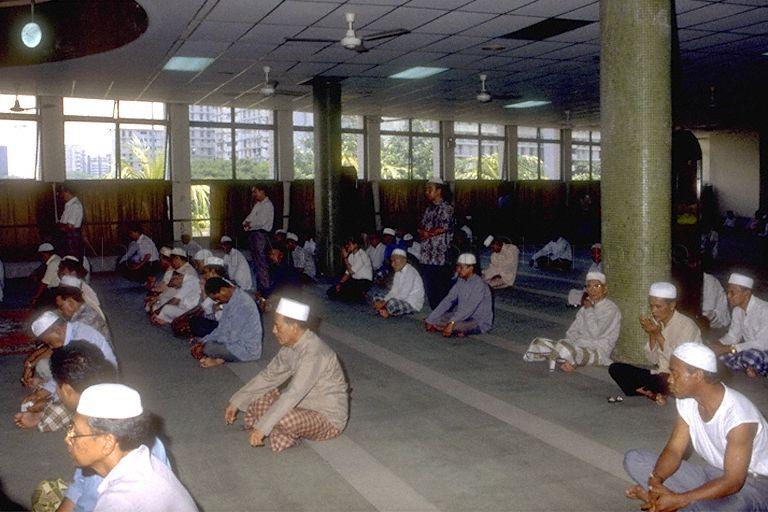 MASJID JAMIYAH AL-RABITAH AT BUKIT MERAH - DEVOTEES AT