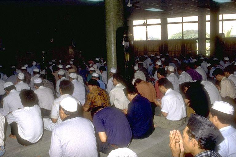 MASJID JAMIYAH AL-RABITAH AT BUKIT MERAH - DEVOTEES AT