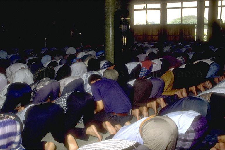 MASJID JAMIYAH AL-RABITAH AT BUKIT MERAH - DEVOTEES AT