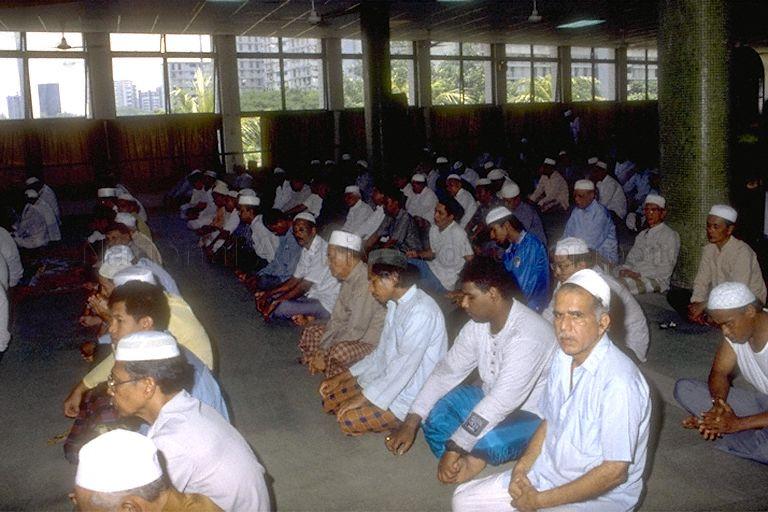 MASJID JAMIYAH AL-RABITAH AT BUKIT MERAH - DEVOTEES AT