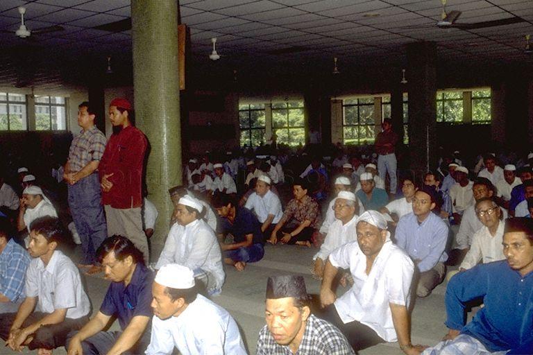 MASJID JAMIYAH AL-RABITAH AT BUKIT MERAH - DEVOTEES AT