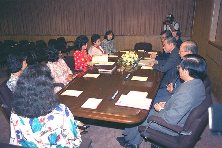 Housing Development Board (HDB) Chairman Hsuan Owyang (right