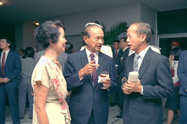 President Wee Kim Wee talking with award winner (right) and