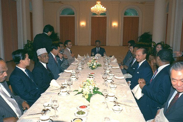 President Wee Kim Wee hosting lunch for Comoros President