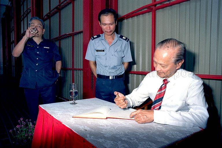 President Wee Kim Wee signing guest book during his visit to