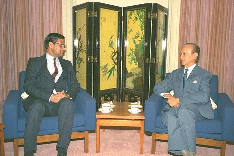 President Wee Kim Wee in conversation with Bangladesh High
