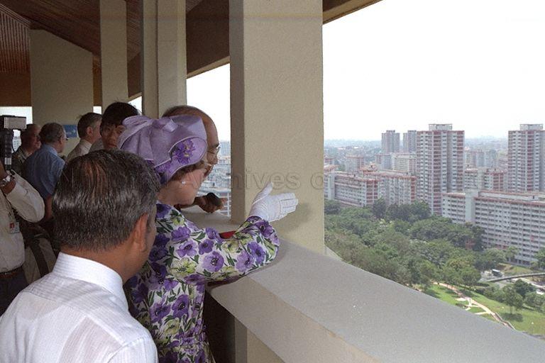 Her Majesty Queen Elizabeth II pointing to a landmark from