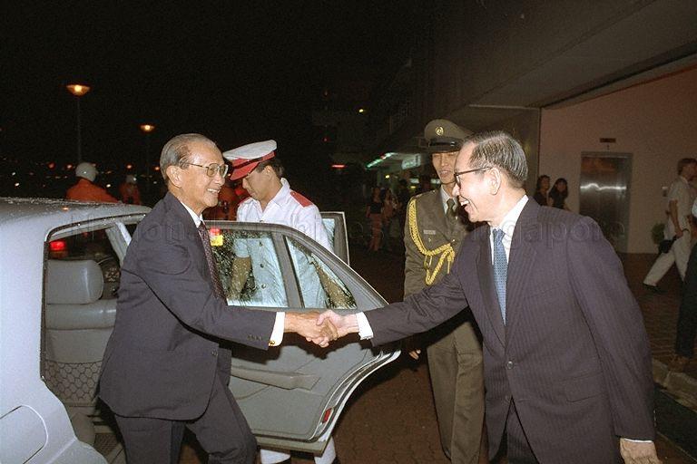 President Wee Kim Wee being greeted by Vice-Chancellor of