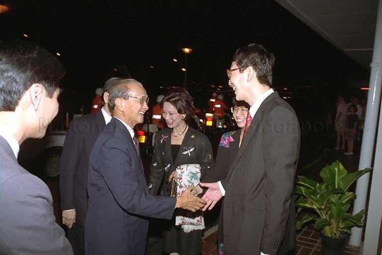 President Wee Kim Wee being greeted upon arrival at Kallang