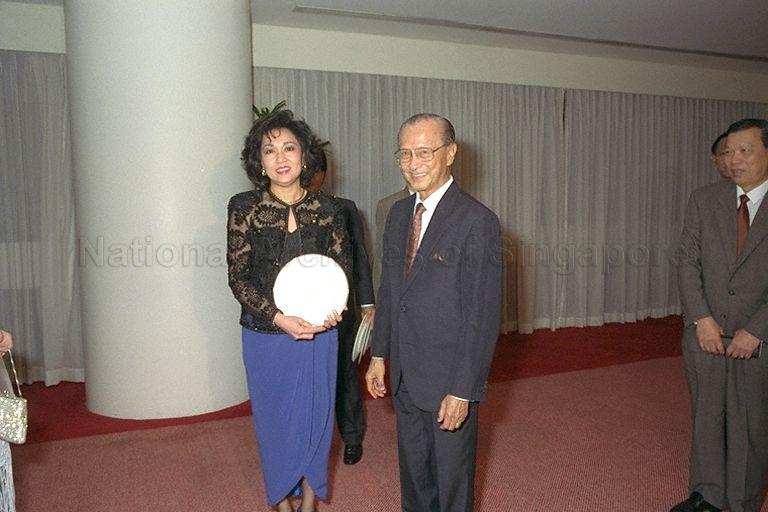 President Wee Kim Wee poses for a photograph with a service