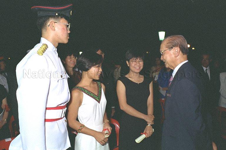 President Wee Kim Wee with President's Scholars (from left)