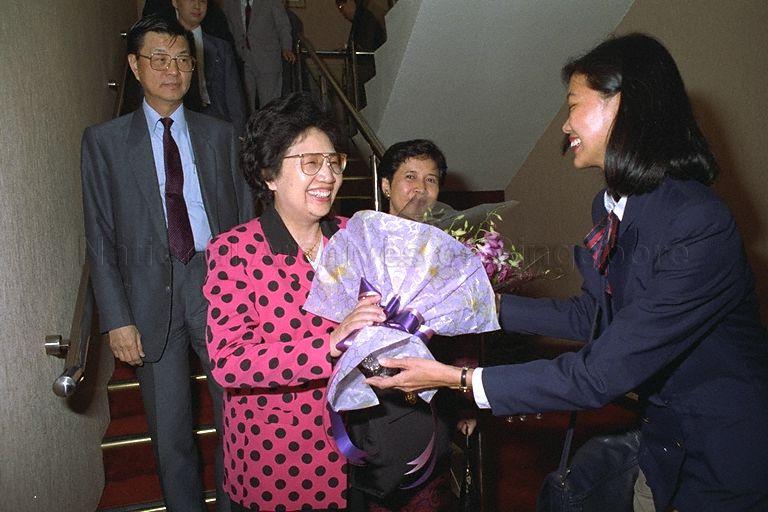 Mrs Li, who is accompanying Vice-Premier of People's