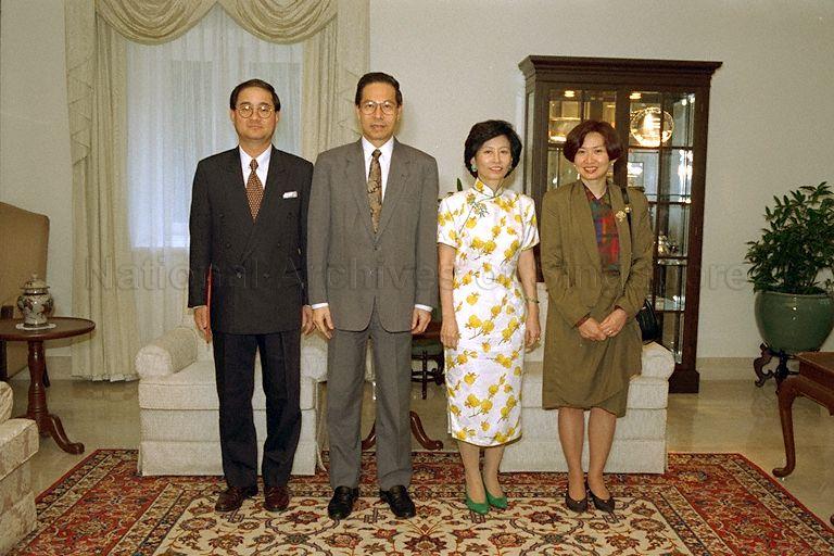 President and Mrs Ong Teng Cheong posing for a photograph