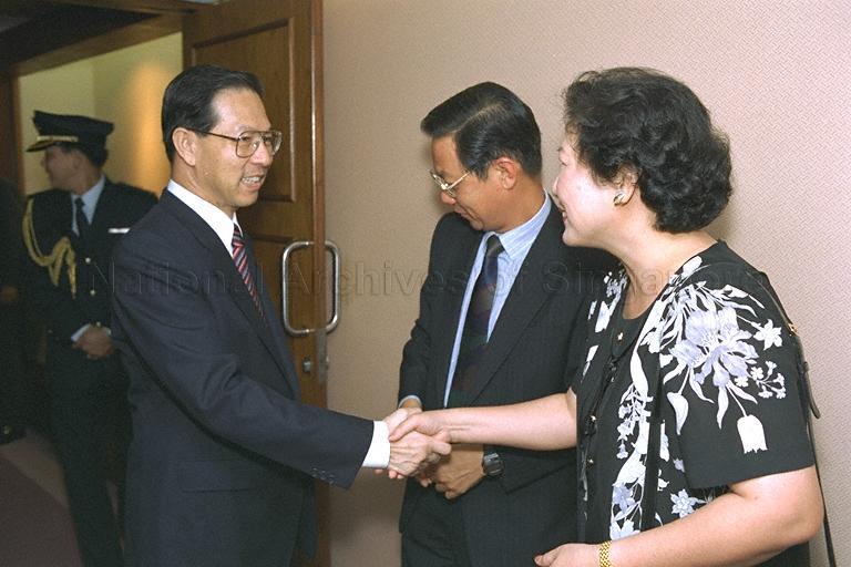 DR YEO NING HONG AND MRS YEO WELCOMING PRESIDENT ONG TENG