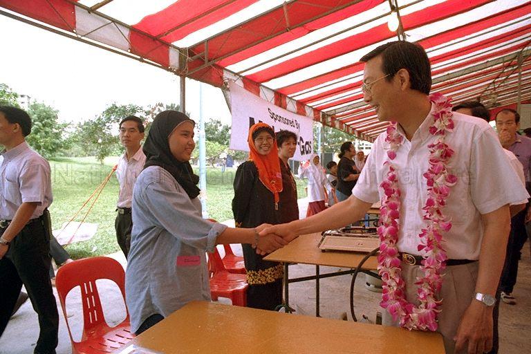 MINISTER FOR LABOUR, DR LEE BOON YANG ON COMMUNITY VISIT TO
