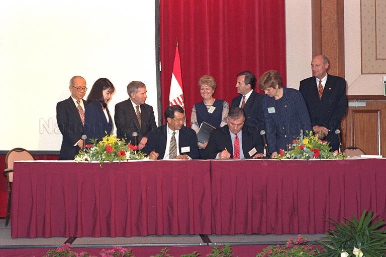SIGNING CEREMONIES OF COMMERCIAL AGREEMENTS BETWEEN HUNGARY