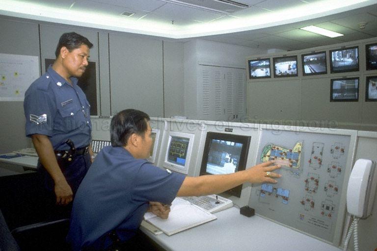 MR GOH CHEE WEE OFFICIATES AT OPENING OF KEPPEL DISTRIPARK P