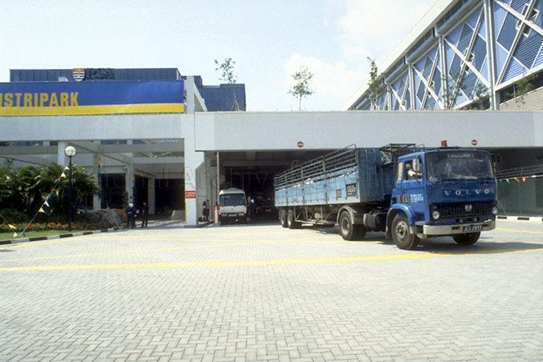 MR GOH CHEE WEE OFFICIATES AT OPENING OF KEPPEL DISTRIPARK P