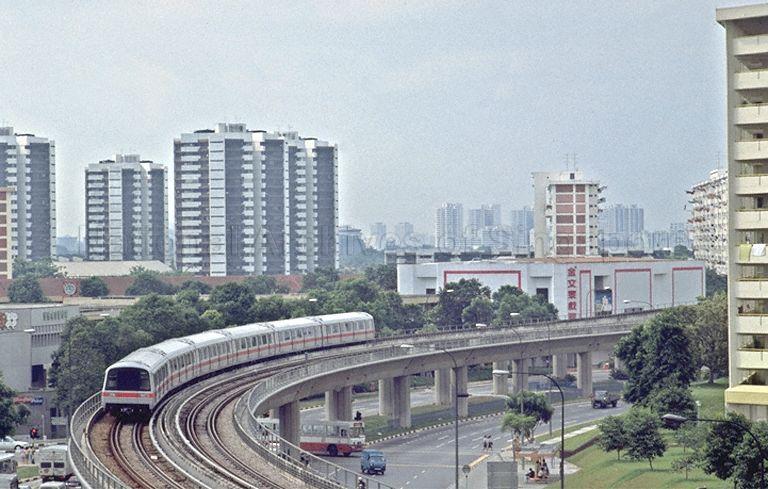 MRT AT CLEMENTI