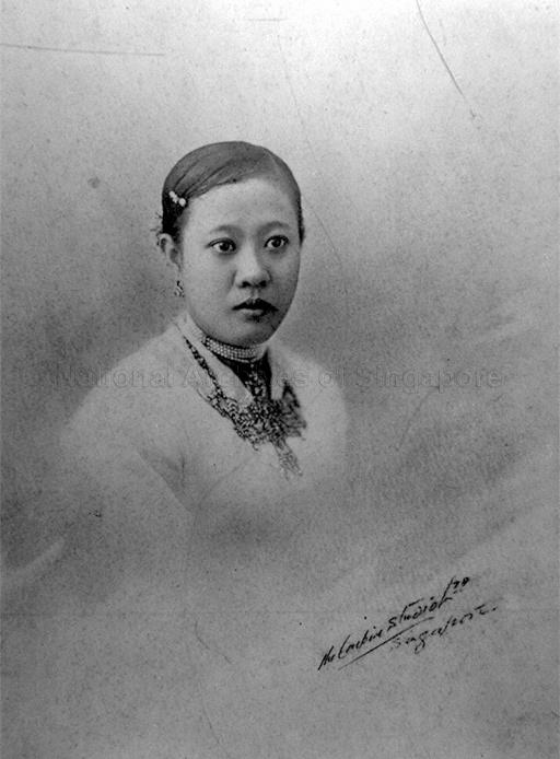 PORTRAIT OF A NONYA AT THE EMPIRE STUDIO, SINGAPORE