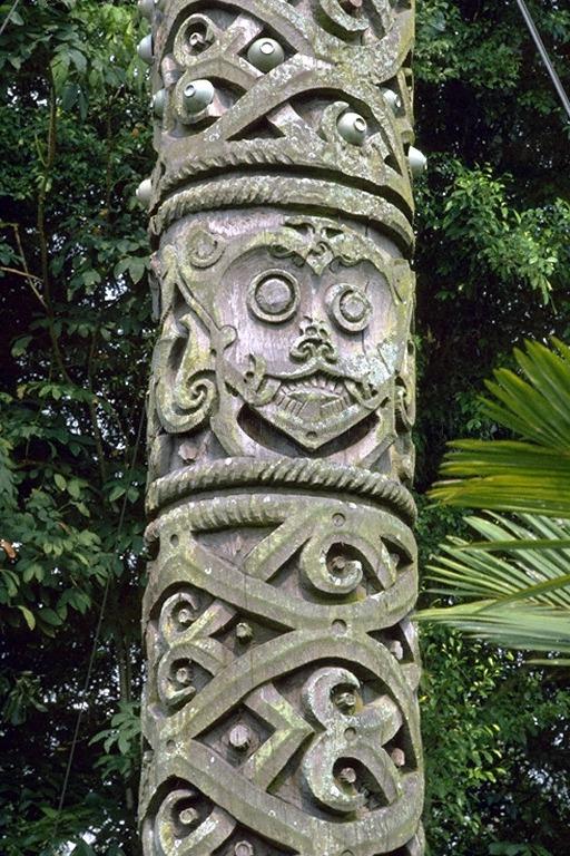 View of "Kelirieng" or tomb post exhibit at Sarawak Museum